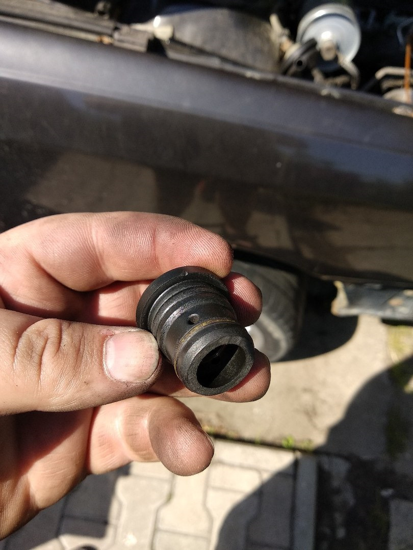 Рампа топливная и форсунки — Audi 100 (C3), 2,3 л, 1988 года ...