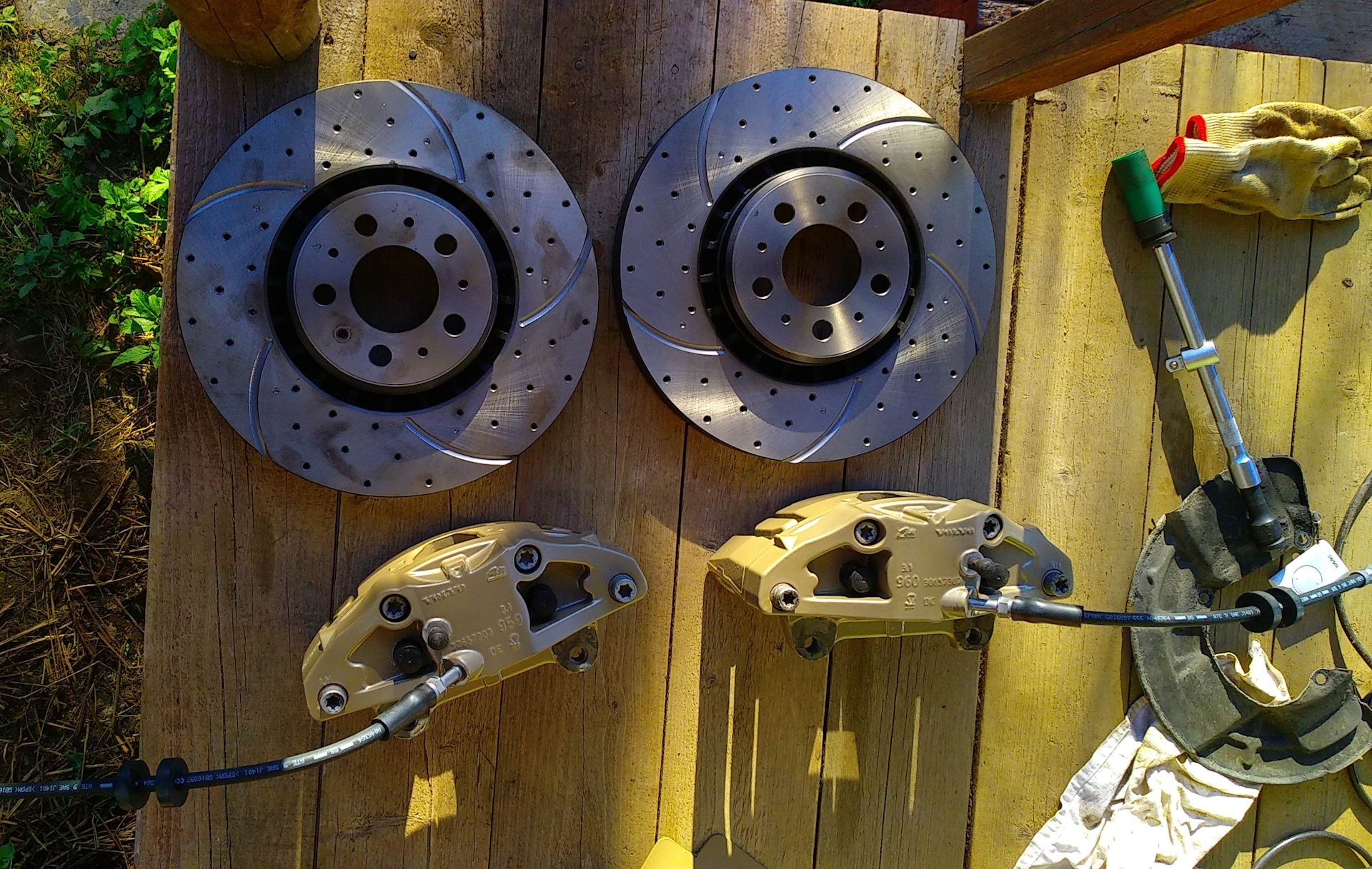 Передние тормоза 17.5" от XC90 — Volvo S80 I, 2,5 л., 2005 года ...