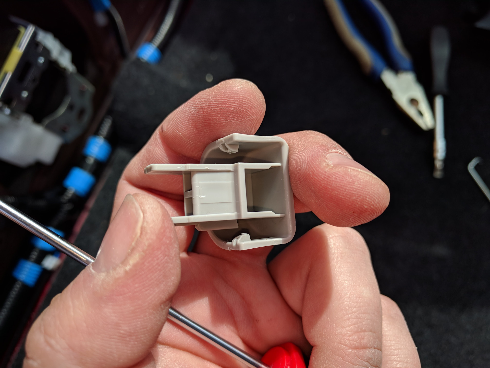 демонтаж потолочных ручек — Toyota RAV4 (IV), 2 л, 2018 года | тюнинг ...