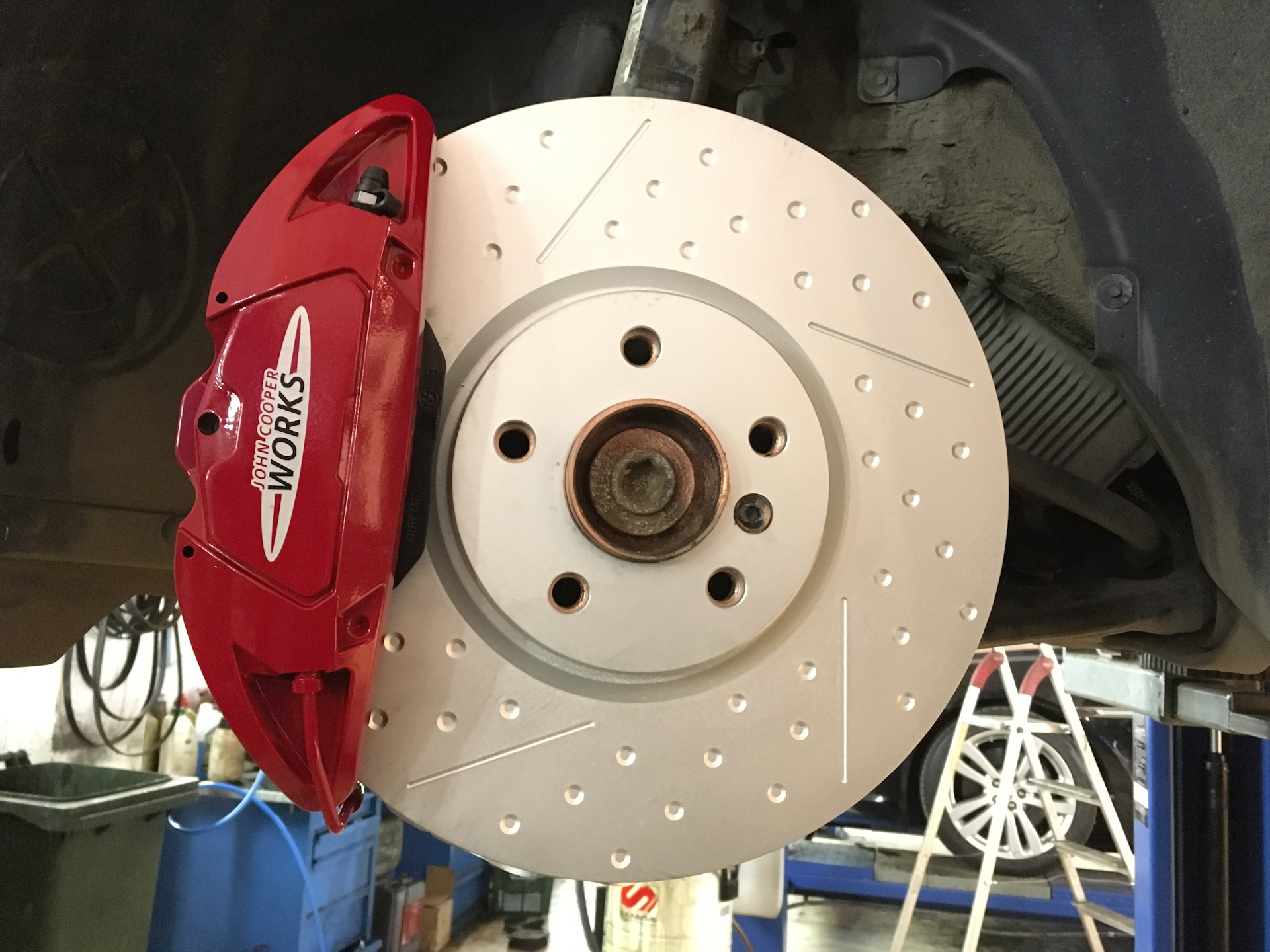 Установка тормозов JCW — MINI Cooper S Mk III, 2 л, 2014 года | тюнинг ...