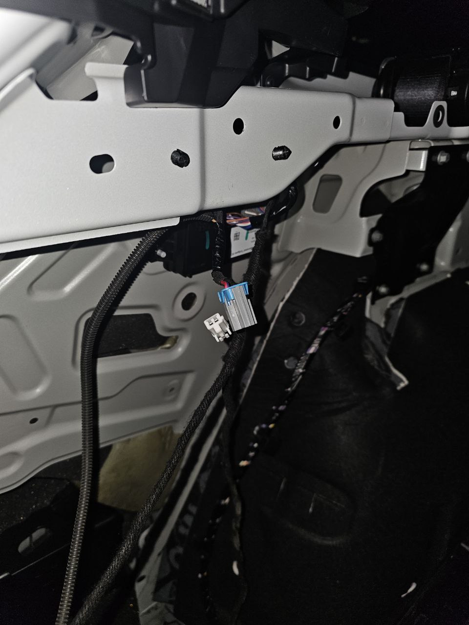 Дополнительный свет в багажнике — Geely Monjaro, 2 л, 2022 года ...