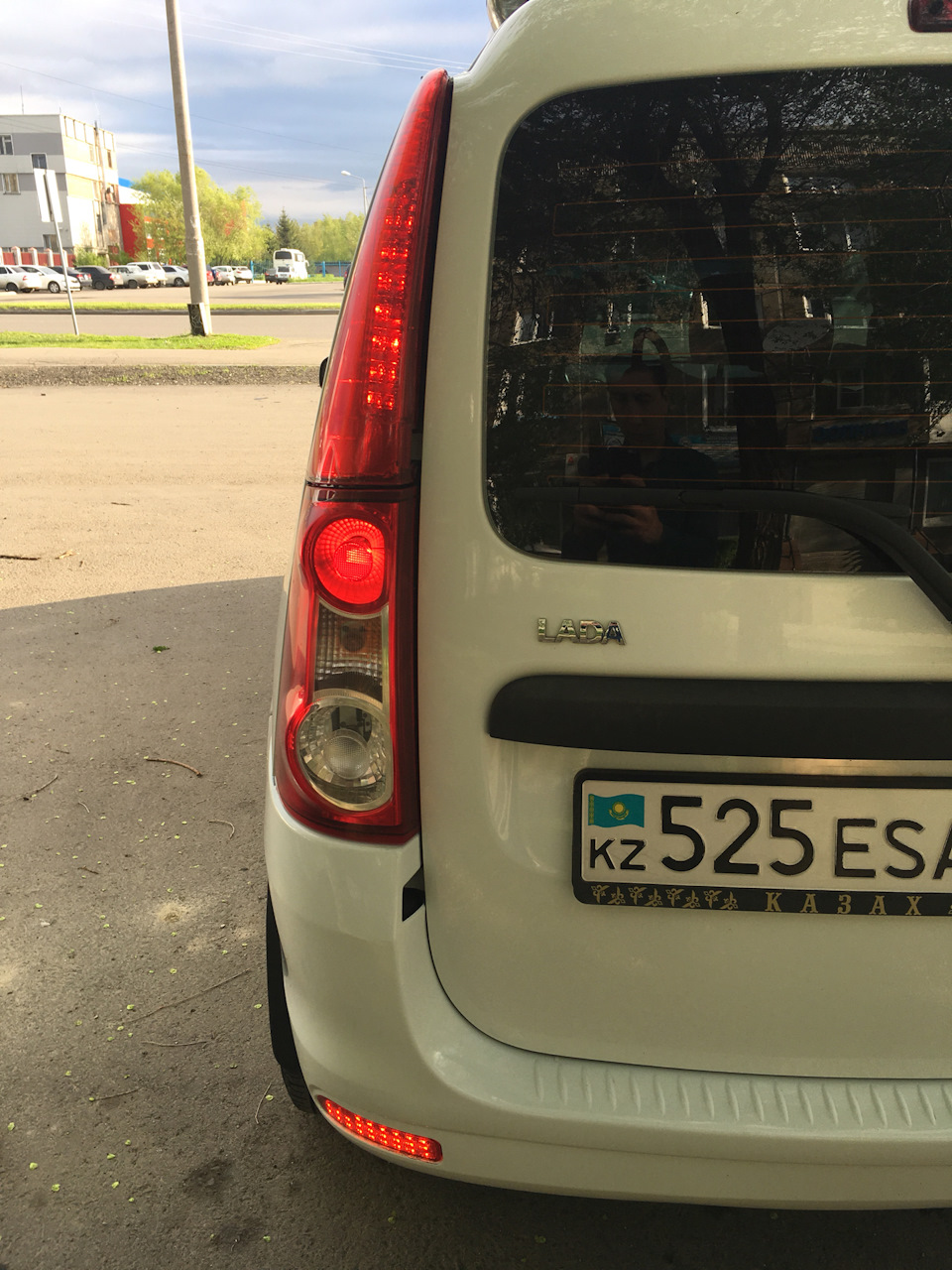 Дополнительные задние фонари — Lada Ларгус, 1,6 л, 2013 года | тюнинг ...