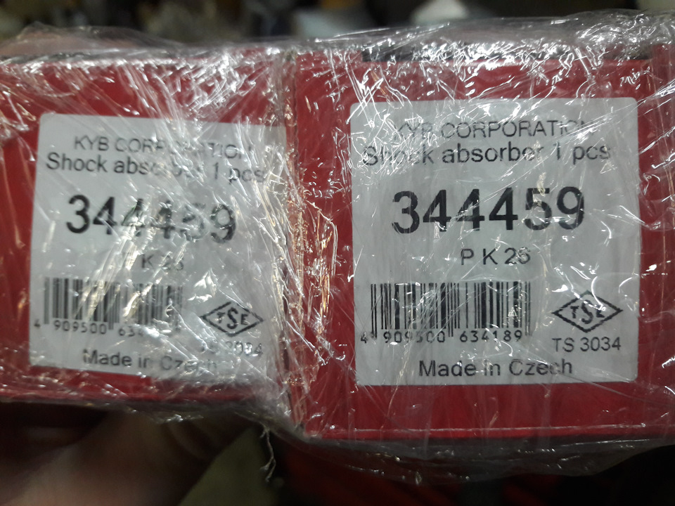 Замена задних амортизаторов — Volkswagen Passat CC, 2 л, 2012 года ...