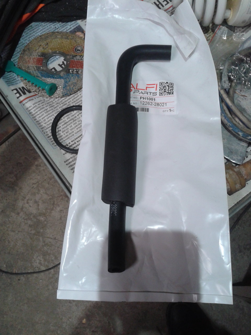 Шланг вентиляции газов — Toyota Camry (XV30), 2,4 л, 2004 года | своими ...