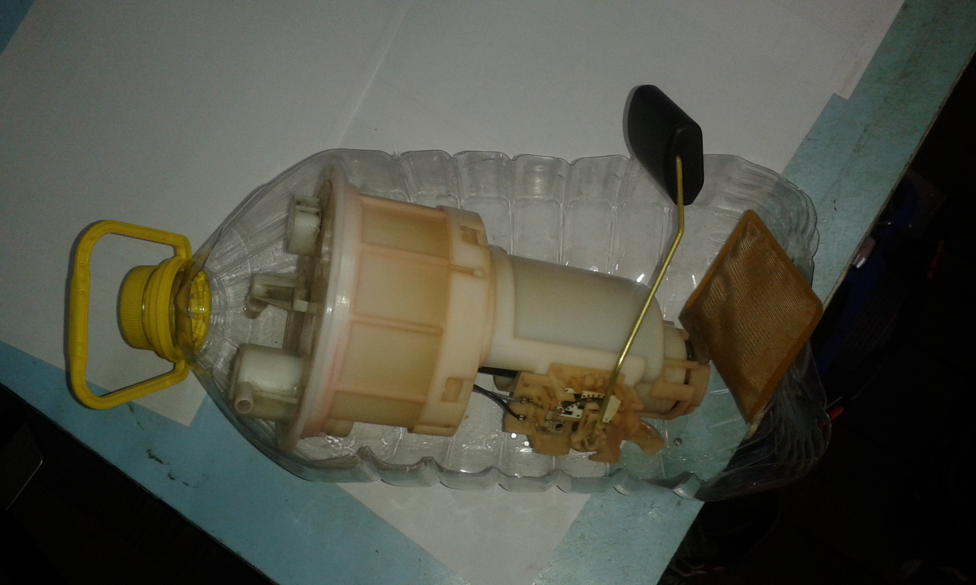 Замена топливного фильтра — KIA Rio 5-door (2G), 1,4 л, 2008 года ...