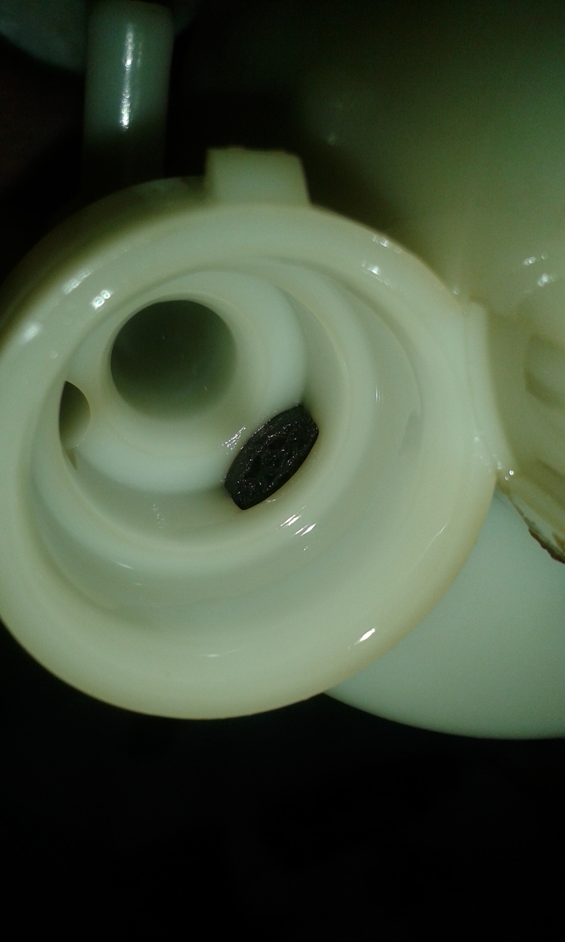 Замена топливного фильтра — KIA Rio 5-door (2G), 1,4 л, 2008 года ...