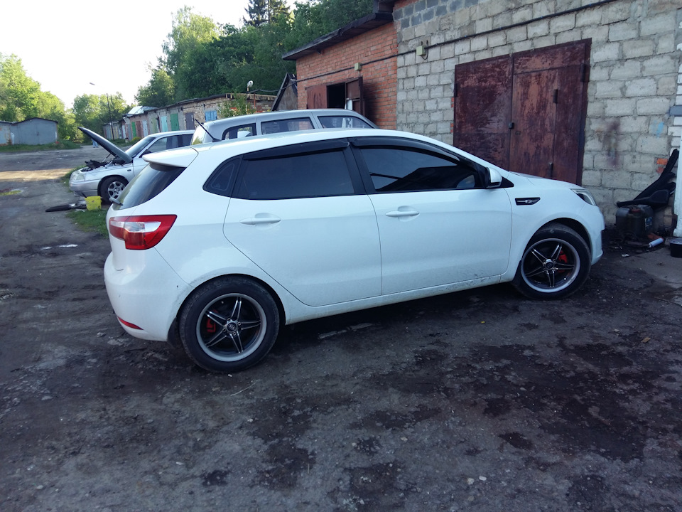 Затонировал передние боковые стекла — KIA Rio 5-door (3G), 1,6 л, 2013 ...