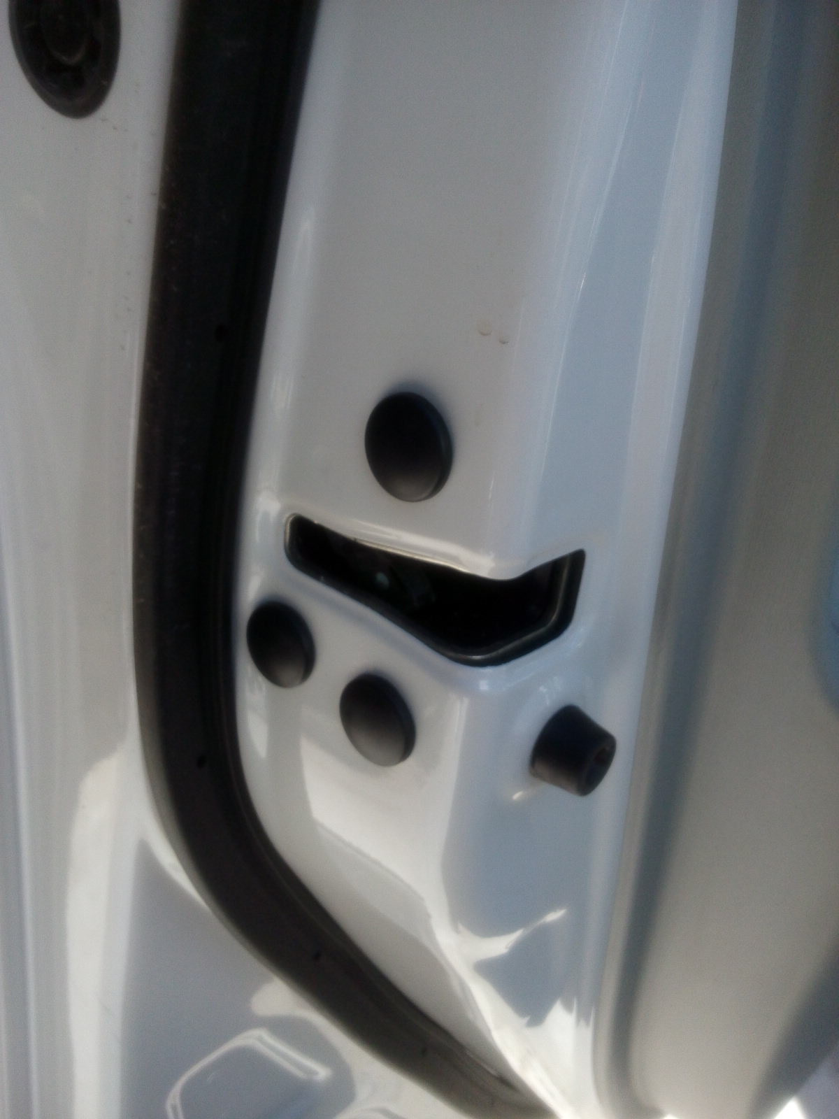 заглушки на винты замка — Toyota Prius (30), 1,8 л, 2013 года ...