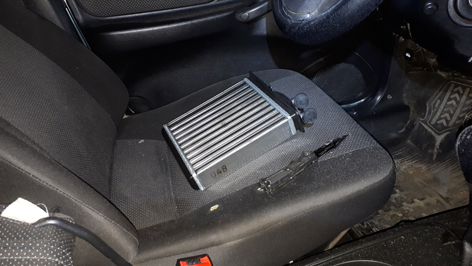 Замена реактивок + радиатор печки)) — Chevrolet Niva, 1,7 л, 2011 года ...