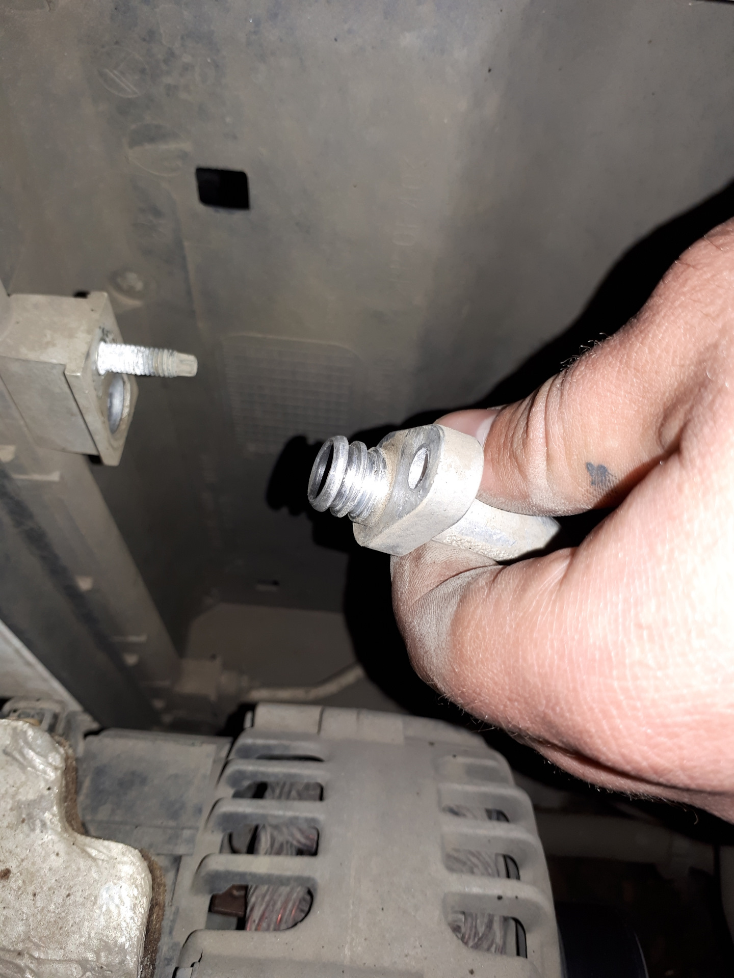 Замена уплотнительных колец трубок кондера — Peugeot 307, 1,6 л, 2005 ...