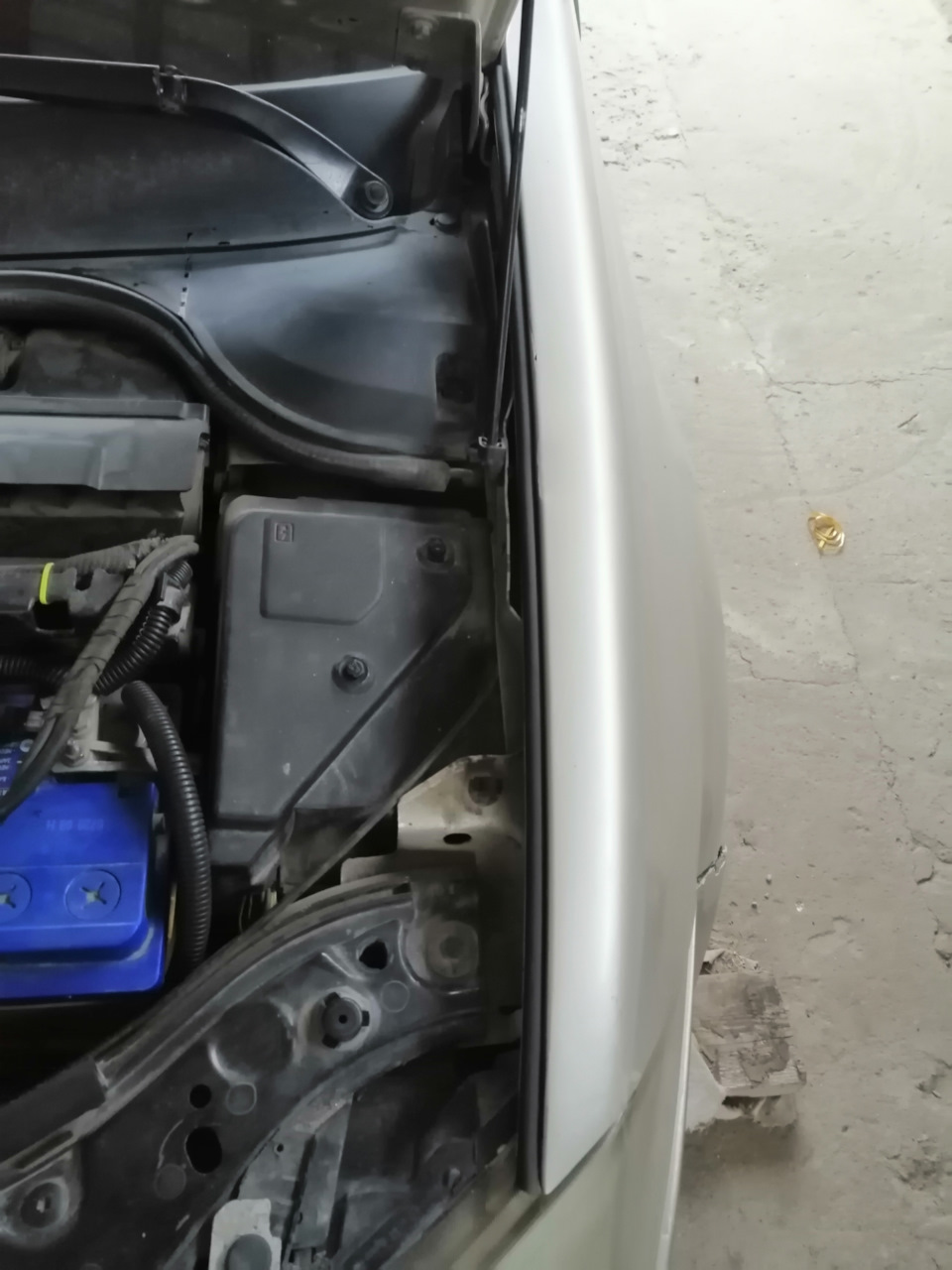 Уплотнители под капотом — Renault Megane II, 1,6 л, 2006 года ...