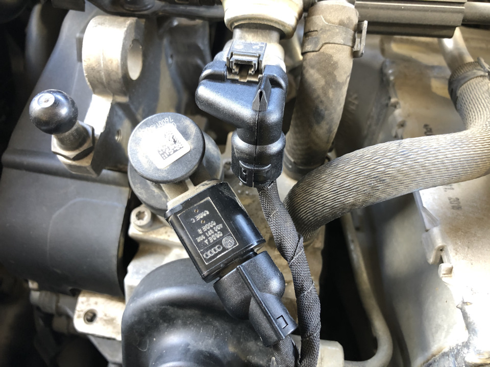 Подкапотные колпачки на разъемы в Tiguan NF — Volkswagen Tiguan (2G), 2 ...