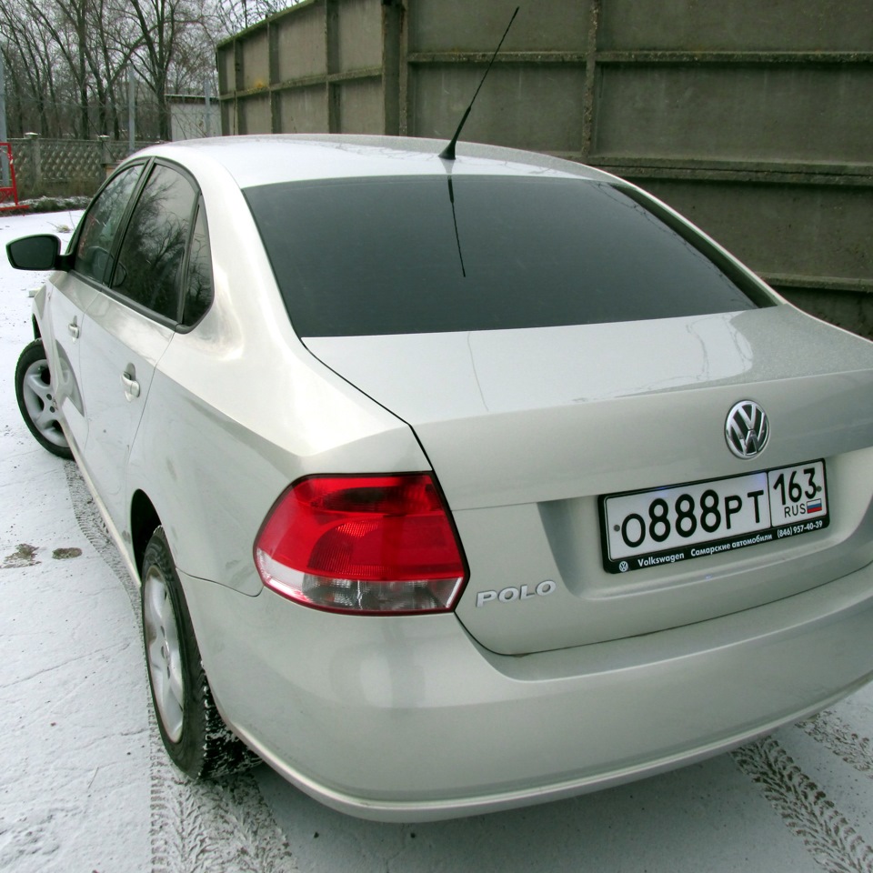 Тонировка задней полусферы — Volkswagen Polo Sedan, 1,6 л, 2010 года ...