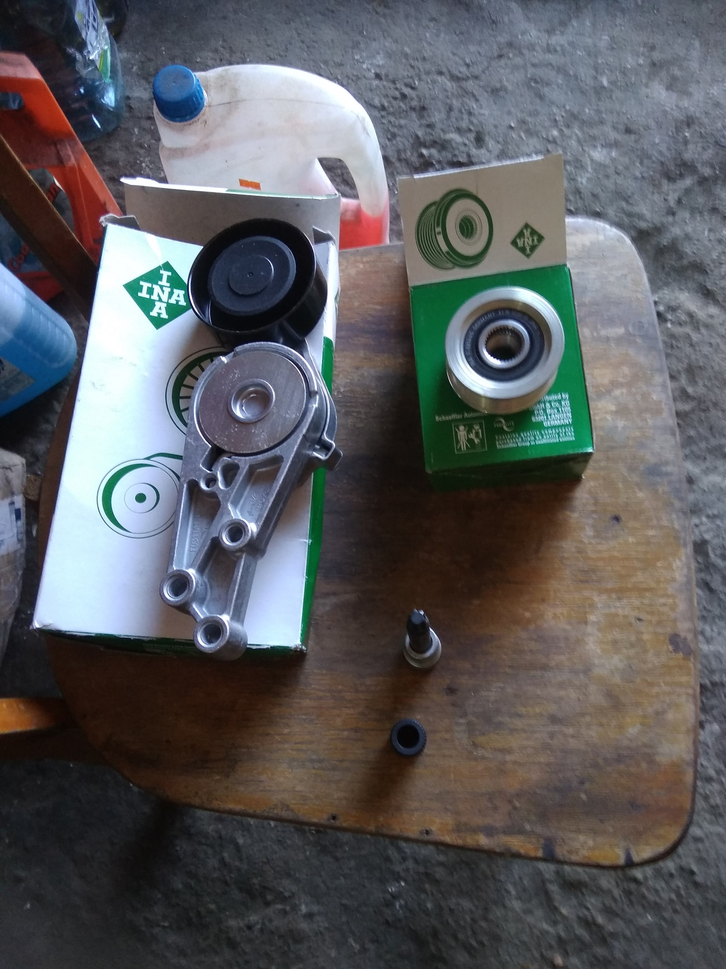 Обгонная муфта ганератора и натяжитель ремня. — Audi A4 (B7), 2 л, 2006 ...