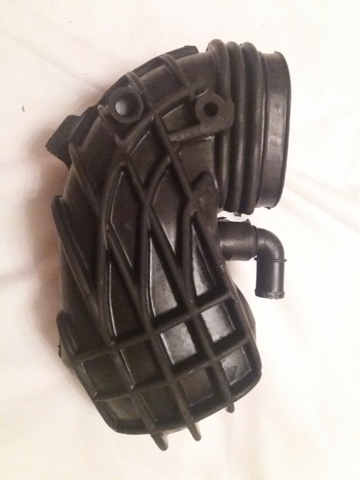 048133357A Воздуховод инжектора / AUDI 100 2.0 91~93 VAG | Запчасти на ...