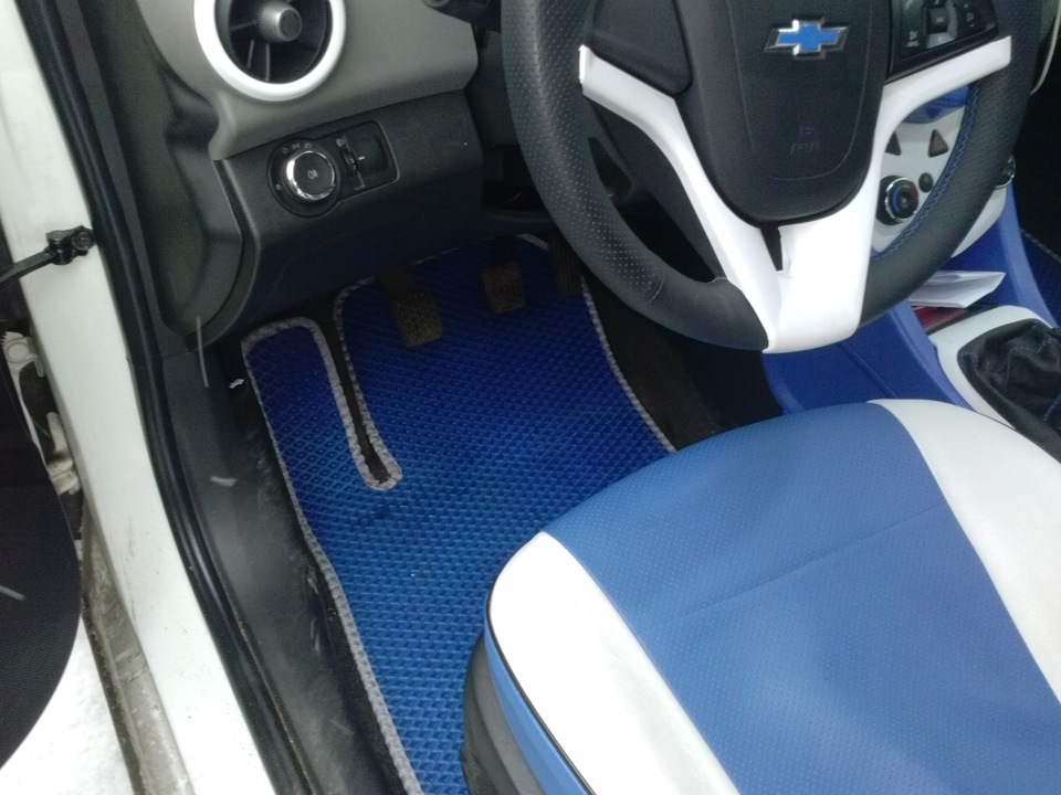 Ковры… Синие ковры)))) — Chevrolet Aveo Sedan (2G), 1,6 л, 2013 года ...