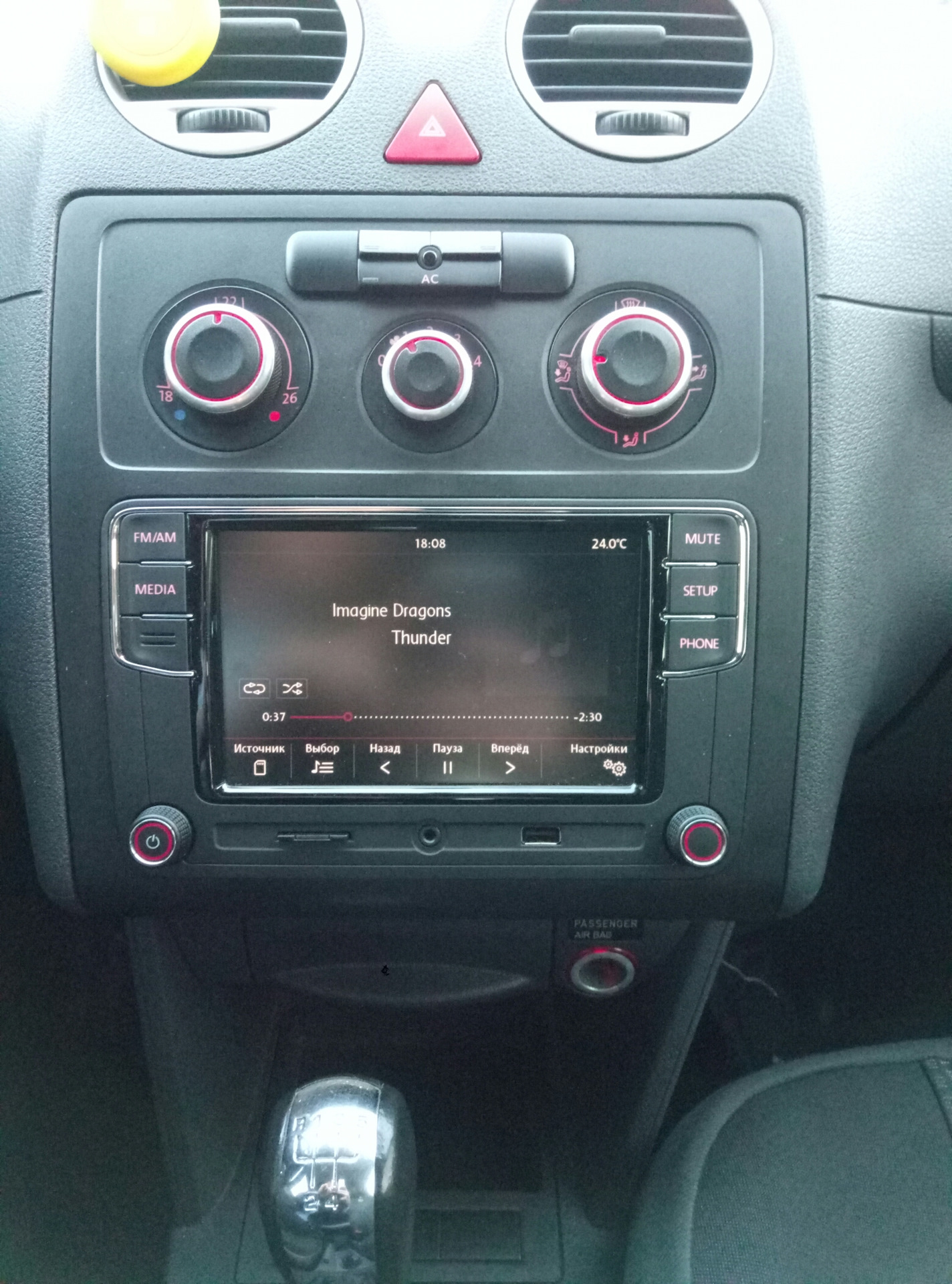 RCD330+ и крышка двигателя — Volkswagen Caddy (3G), 1,6 л, 2008 года ...