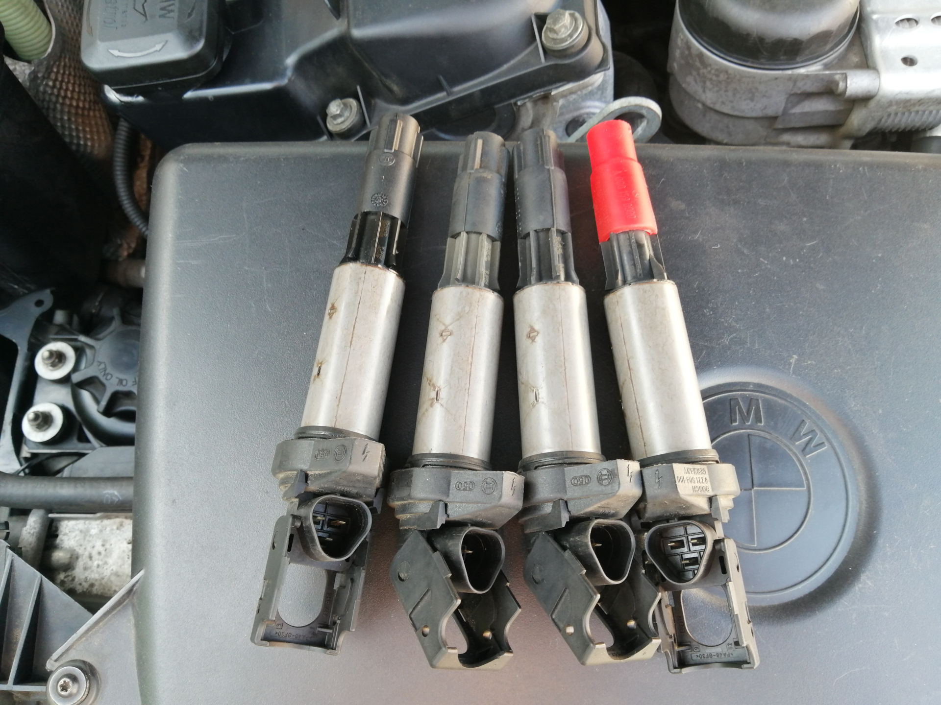 Замена свечей зажигания. — BMW 1 series (E81/E87), 2 л, 2005 года ...