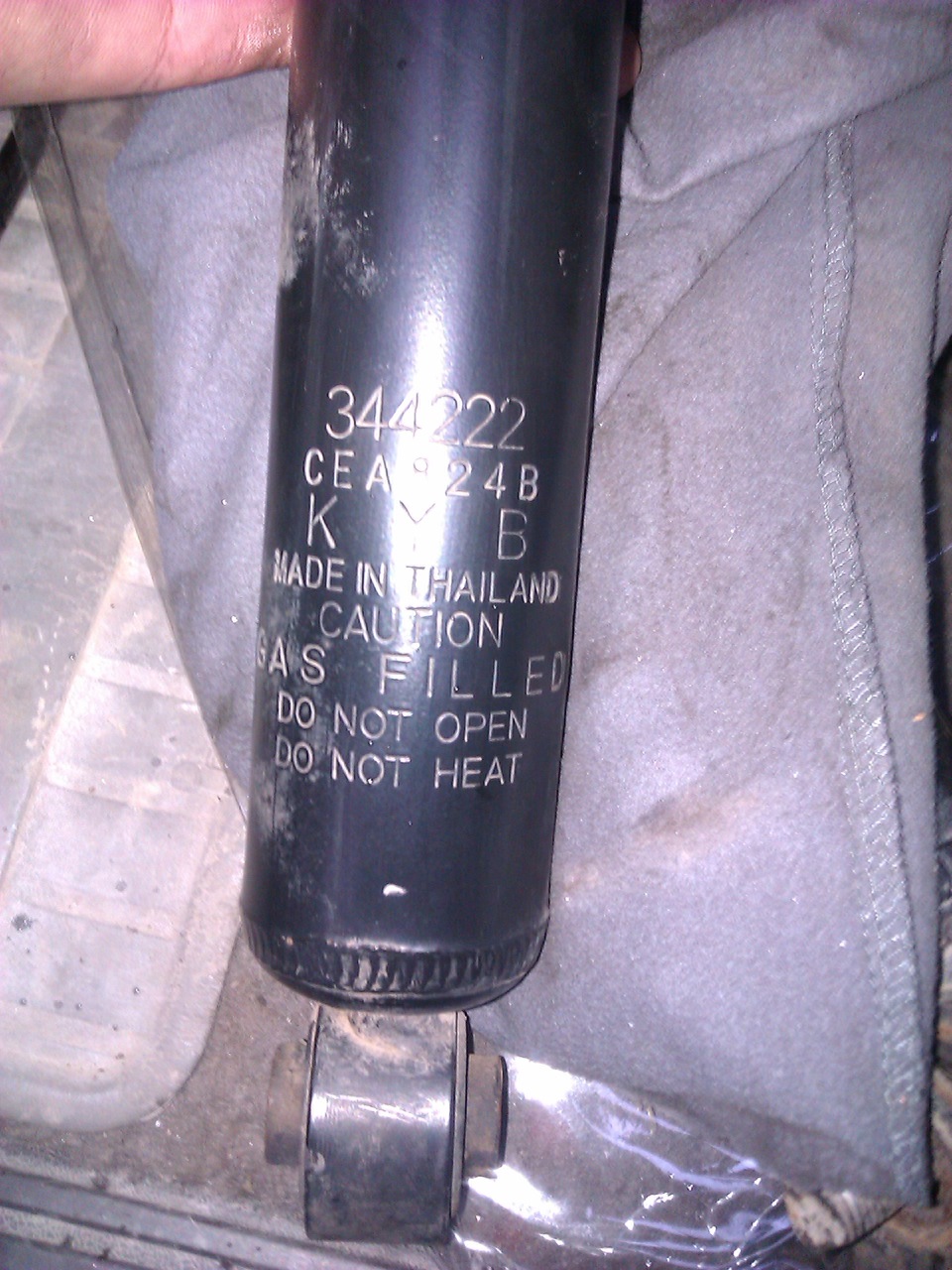 Передние амморты с пыжика — Mitsubishi Delica (P35W), 2,4 л, 1993 года ...