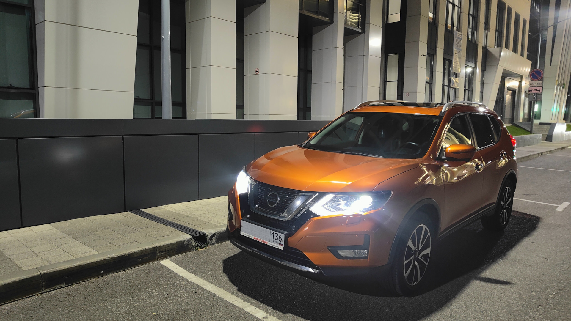 Nissan X-Trail III (t32) 2.5 бензиновый 2018 | LE TOP MONARCH ORANGE на ...