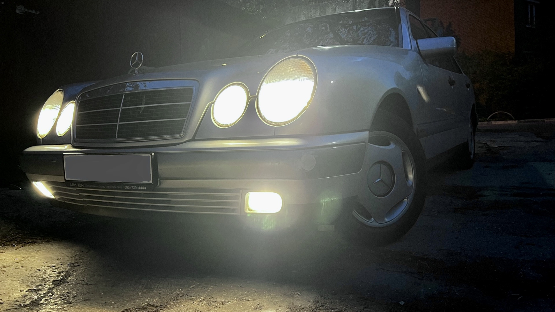 Mercedes-Benz E-Class (W210) 2.0 бензиновый 1996 | Silver Classic на DRIVE2