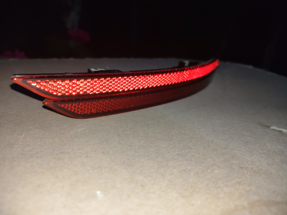 5. Светоотражатель задний левый-VAG 6RF945105, колпачок поводка ...