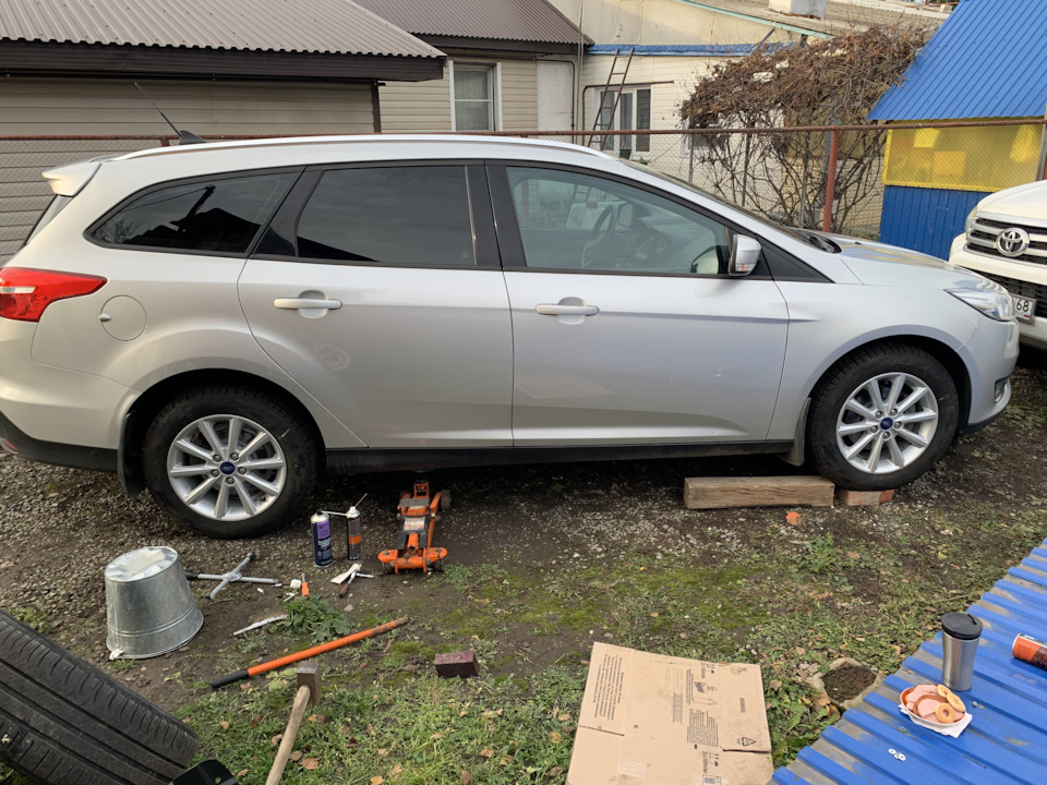 Сезонная замена колес и установка подкрылок — Ford Focus Wagon III, 1,6 ...