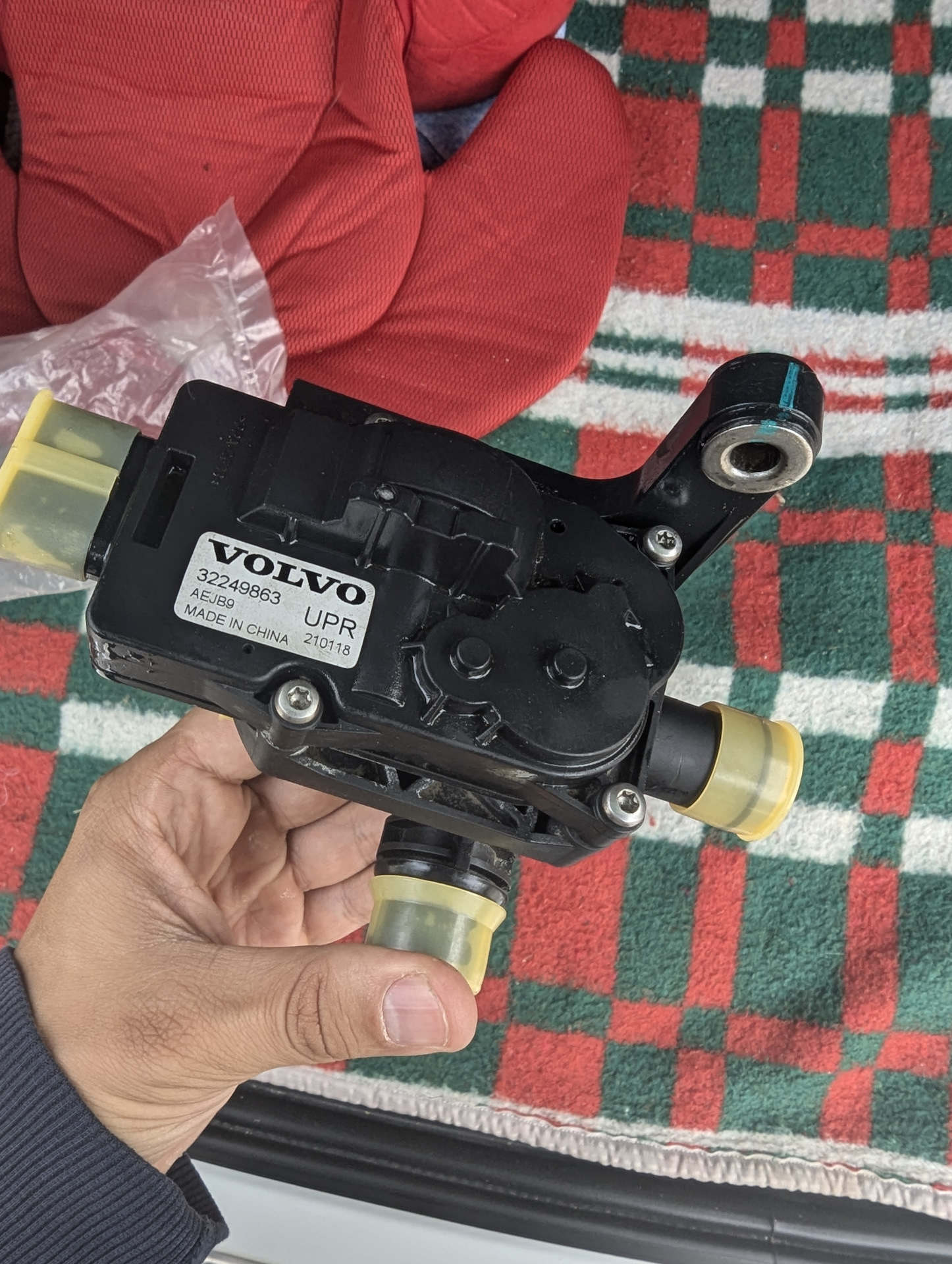 Перепускной клапан охлаждающей жидкости — Volvo XC60 (2G), 2 л, 2021 ...