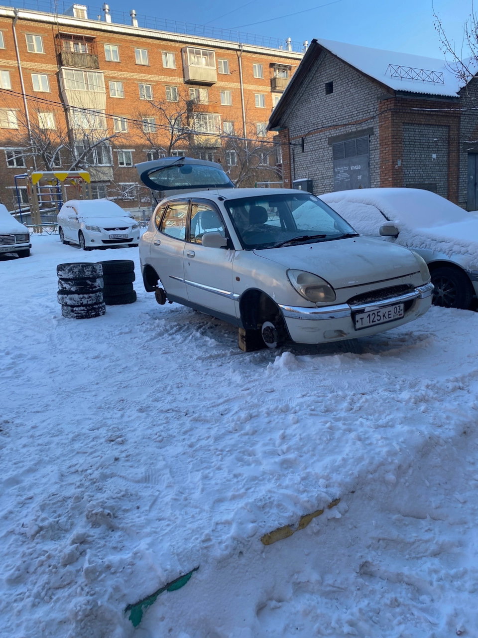 Зимняя эпопея: как я менял резину в первый раз — Toyota Duet, 1 л, 2000 ...