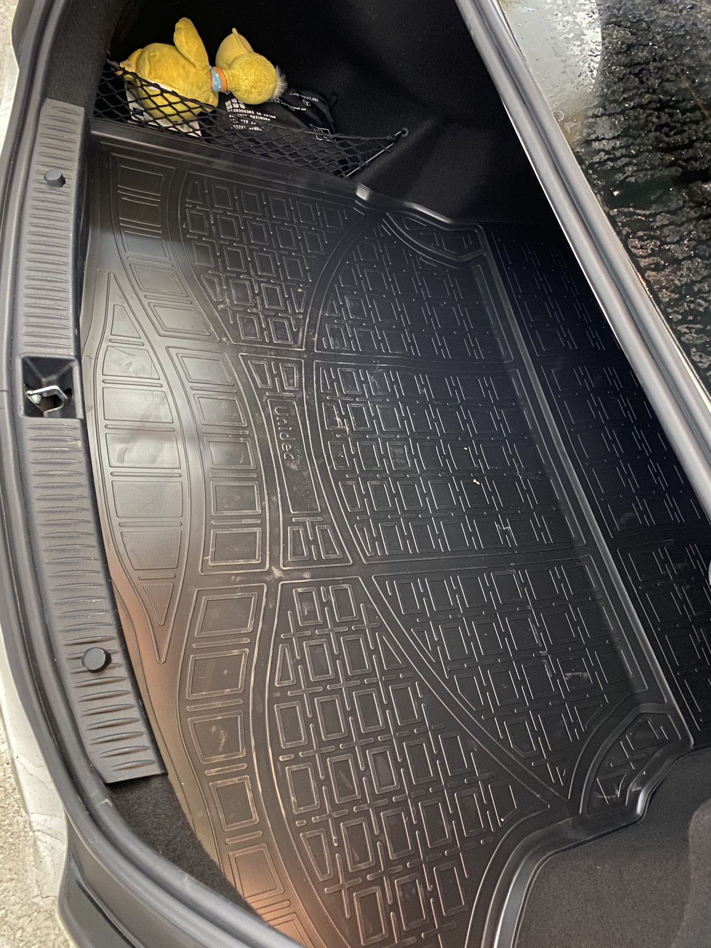 Коврик в багажник и щётки стеклоочистителя — Mercedes-Benz C-Class ...