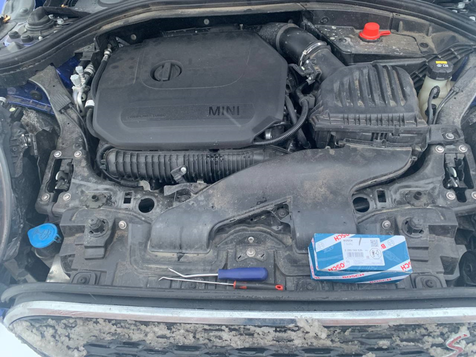 4 — замена клапана вентиляции топливного бака — MINI Clubman S (2G), 2 ...