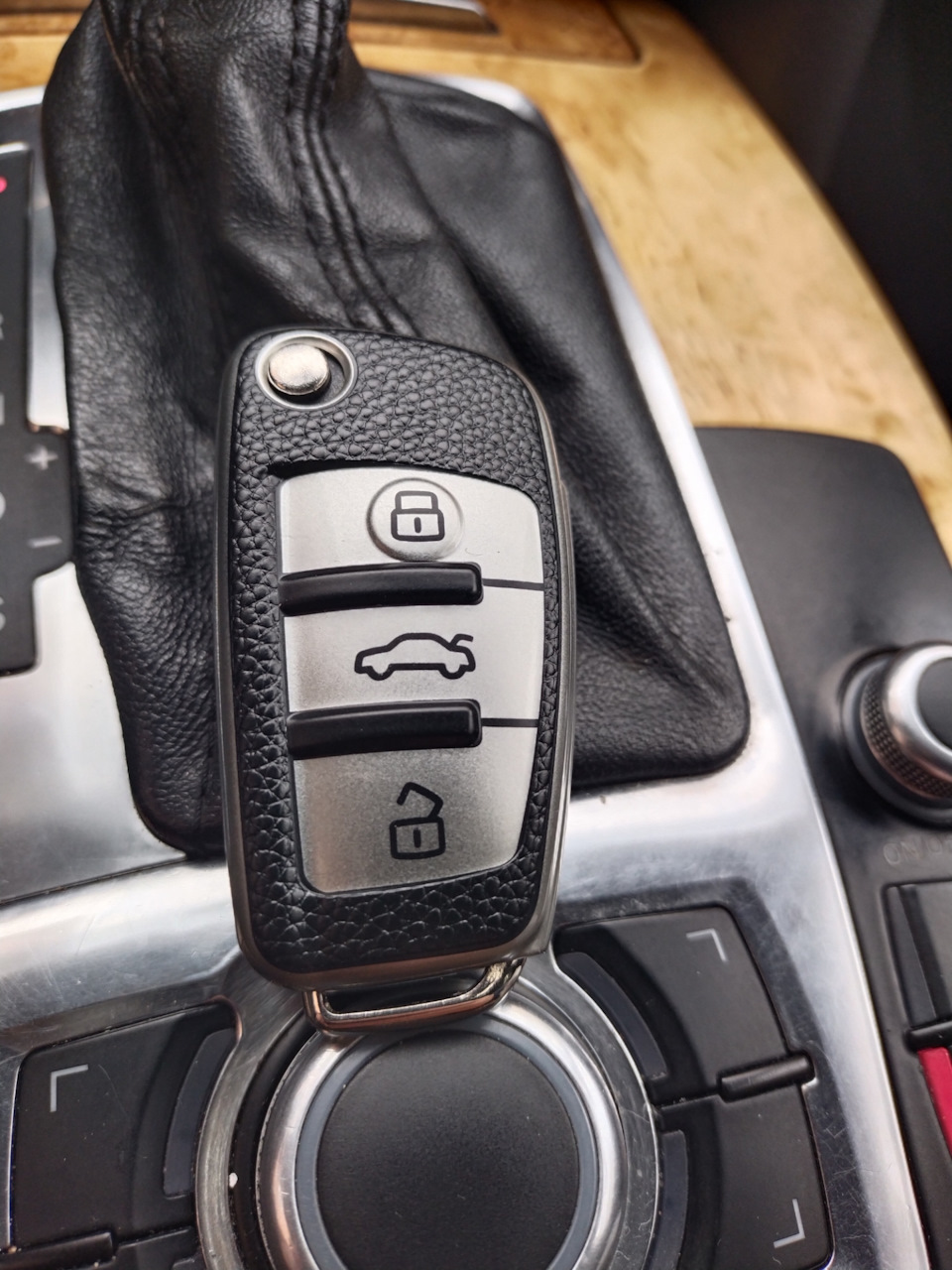 Чехол на ключ — Audi A6 (C6), 2,4 л, 2005 года | аксессуары | DRIVE2