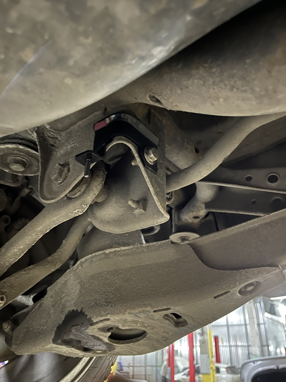 Замена локеров, защит днища, установка дополнительных защит подрамника ...