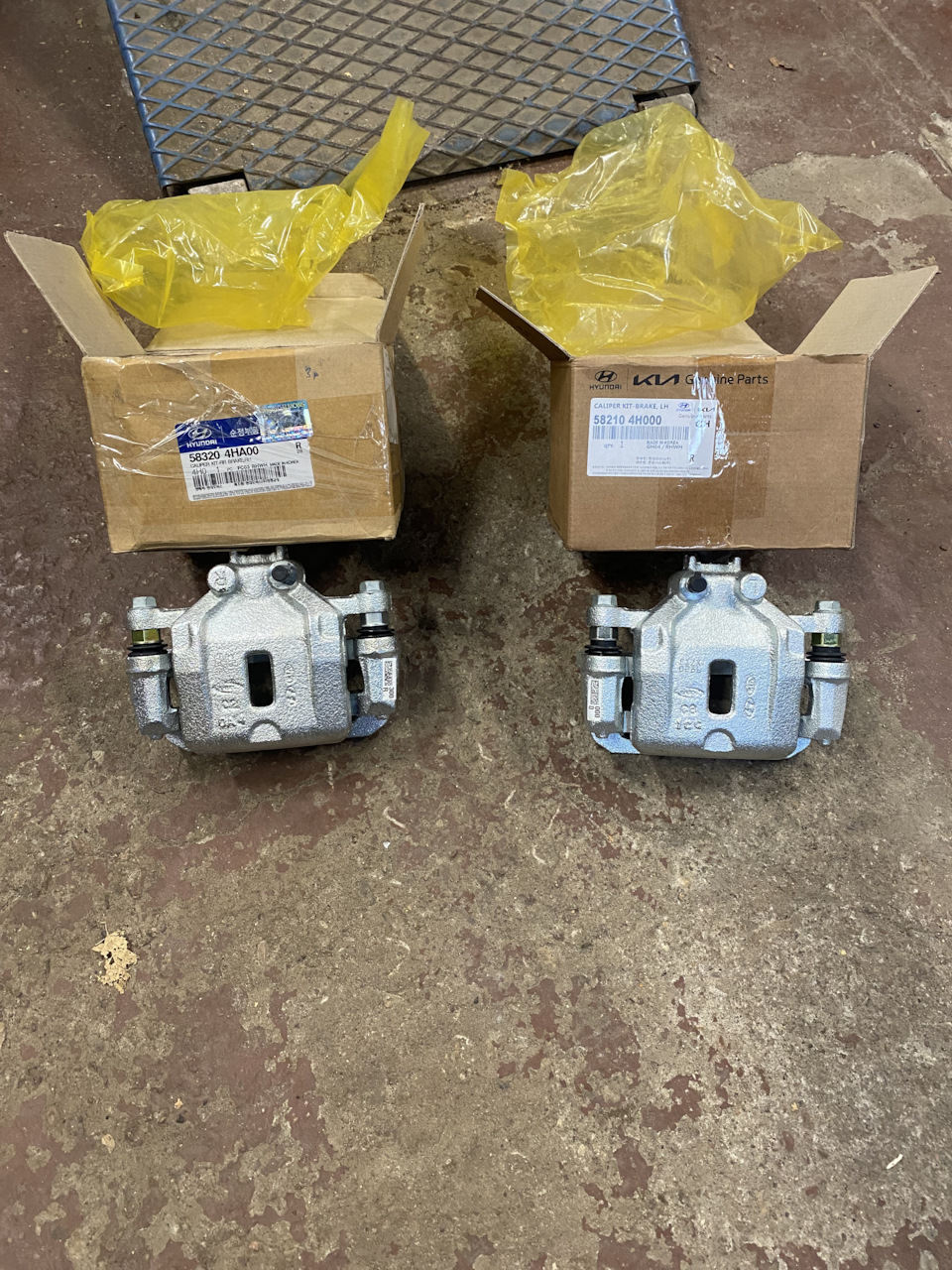 582104H000 Суппорт задний левый Grand Starex 58210-4H000 Mobis KIA ...