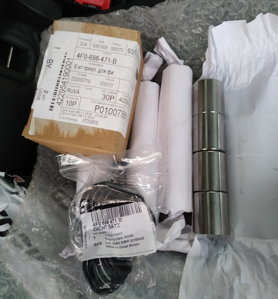 V12 тормоза, замена передних торм колодок — Audi Q7 (1G), 6 л, 2012 ...