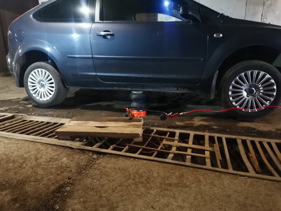 Домкрат — Land Rover Freelander 2 (L359), 2,2 л, 2012 года | просто так ...