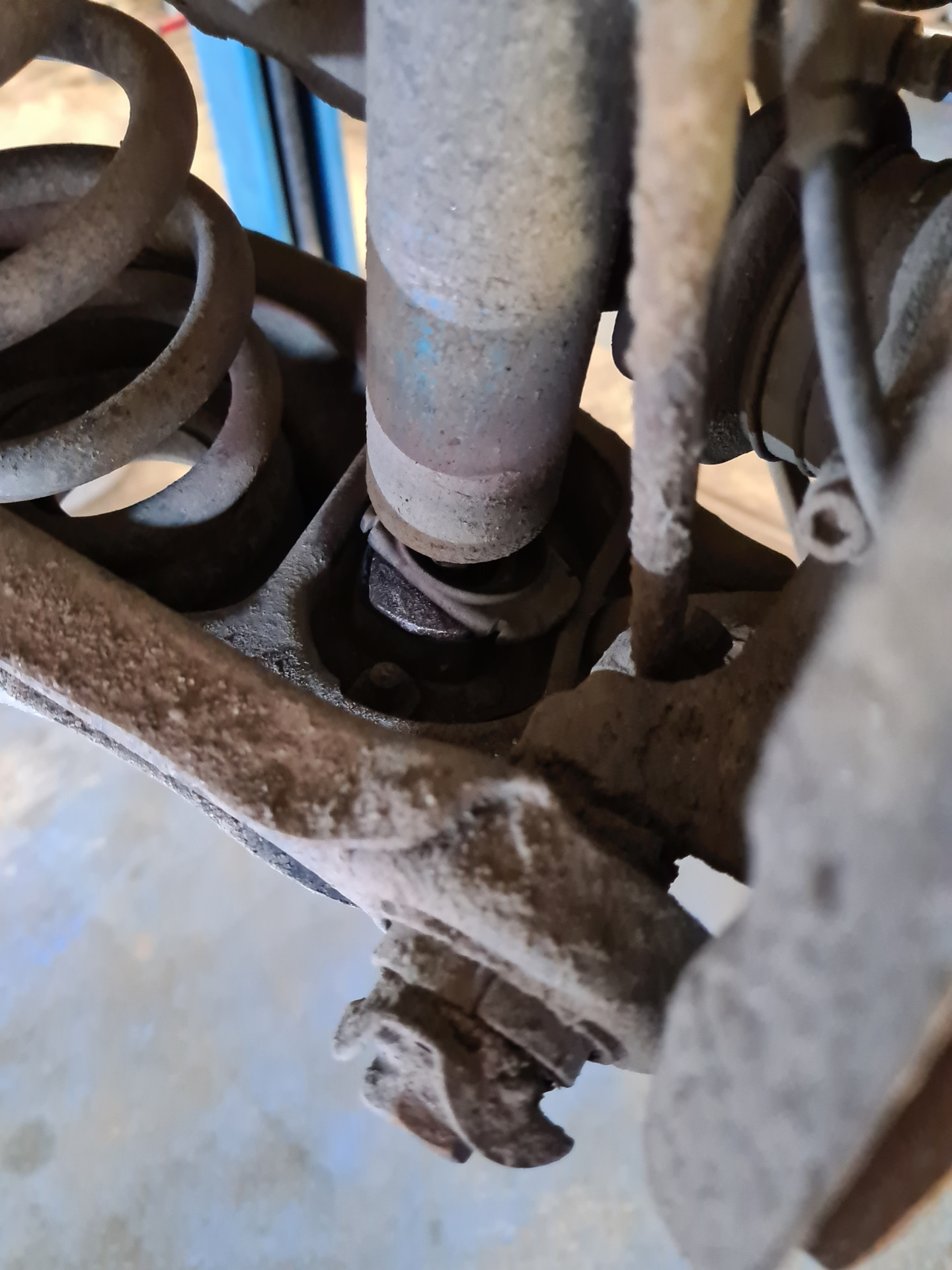 Замена амортизаторов — BMW 3 series (E90), 2 л, 2006 года | визит на ...