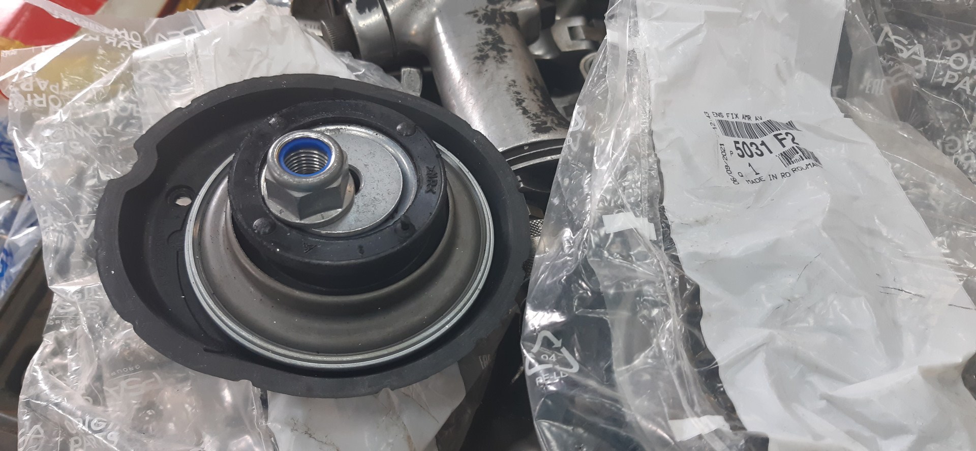 Замена опор и опорных подшипников передних амортизаторов — Citroen C ...