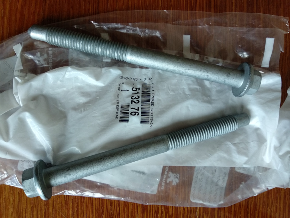 Плановая замена: сайлентблоки задних рычагов, проставки и держатели ...