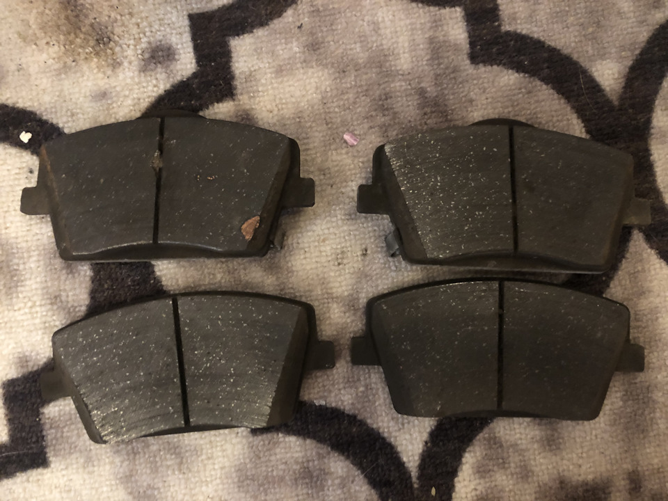 Замена передних тормозных колодок — Geely Tugella, 2 л, 2021 года ...