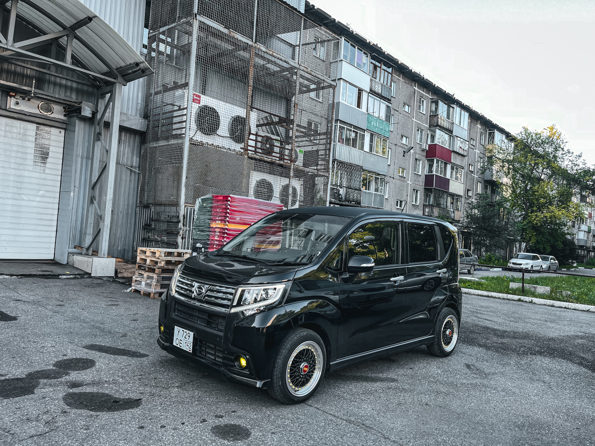 Укоротил проставки. Антихром — Daihatsu Move (LA150/LA160), 0,7 л, 2015 ...