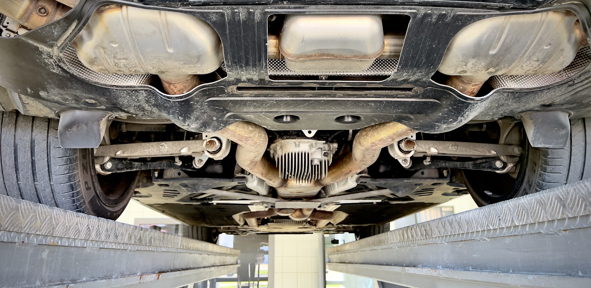 Установка щитков (аэродинамический кожух) — BMW M5 (F90), 4,4 л, 2019 ...