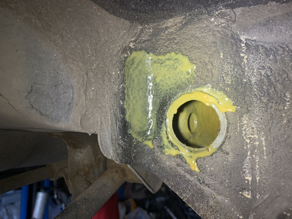 Антикор внутренних полостей — Toyota Camry (XV30), 2,4 л, 2005 года ...