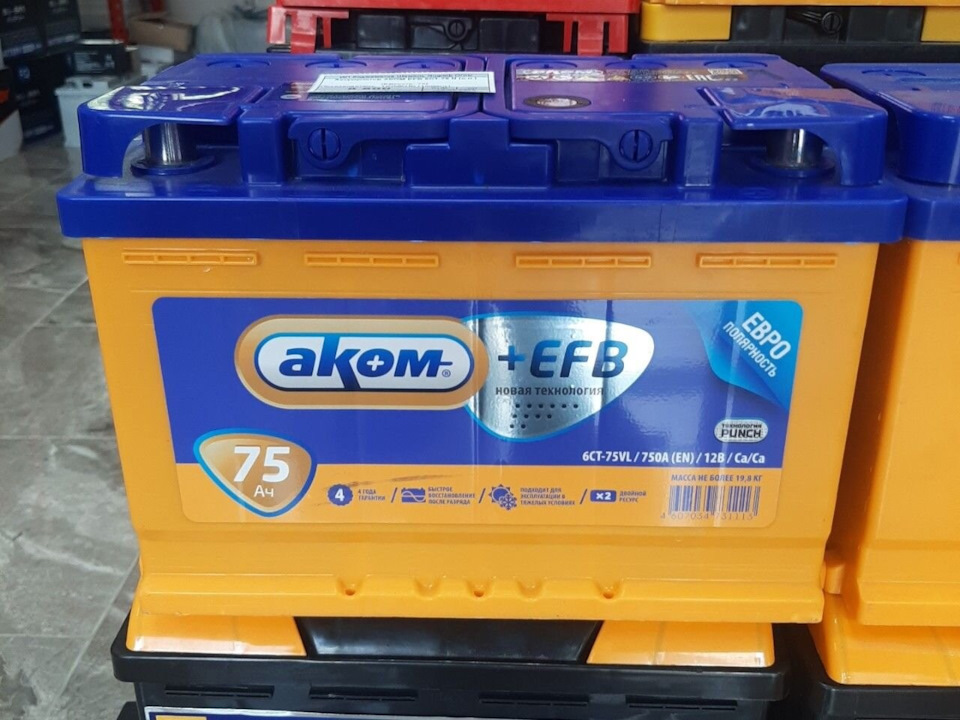 Установка аккумулятора Аком +EFB 75Ah — Volvo V40 (1G), 2 л, 1998 года ...