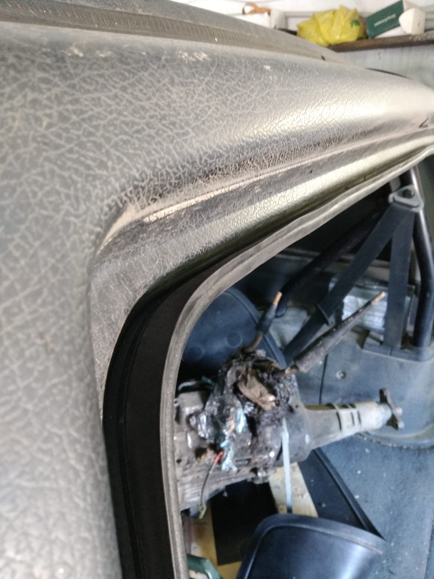 Уплотнитель заднего стекла — Opel Frontera A Basic, 2 л, 1994 года ...