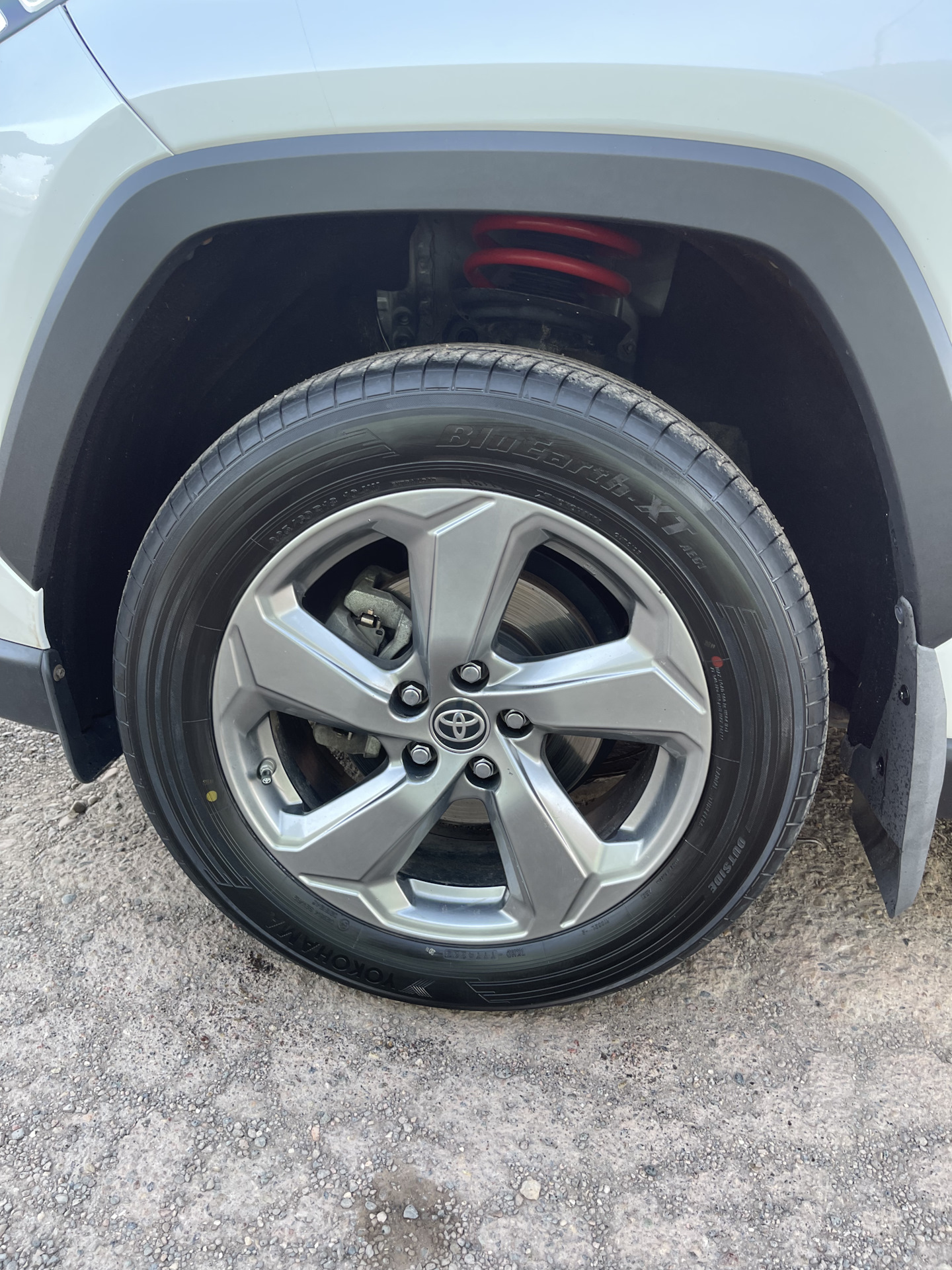 Отзыв о Yokohama BluEarth-XT AE61 спустя 14 тыс км — Toyota RAV4 (5G ...