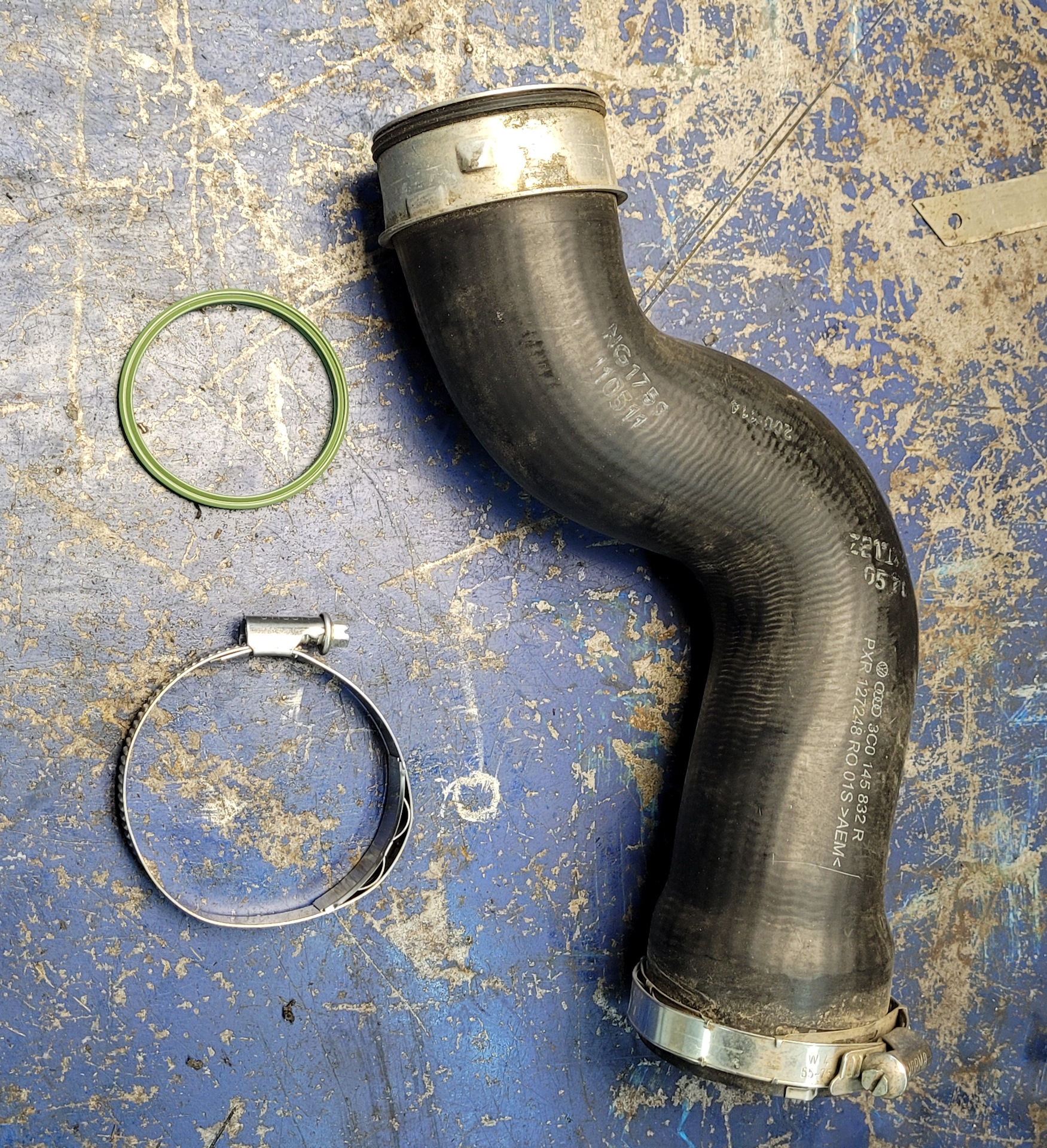 Замена правого патрубка интеркуллера на VAG 3C0145832R — Volkswagen ...