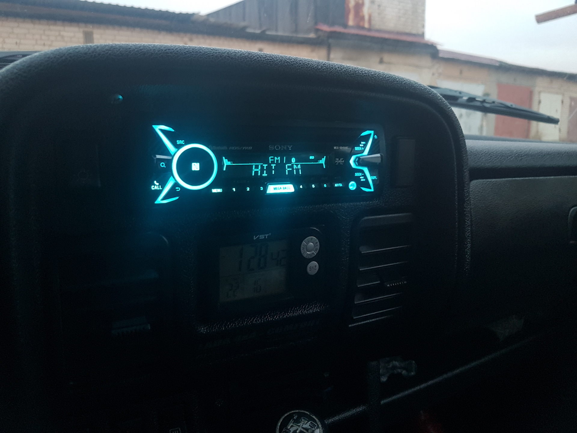 Новая магнитола Sony MEX 100BT — Lada 4x4 5D, 1,7 л, 2016 года ...