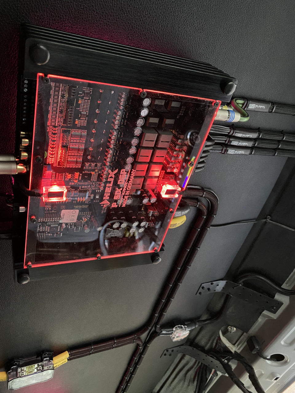 Install на потолке Helix P Six DSP Ultimate | Фото на DRIVE2.RU