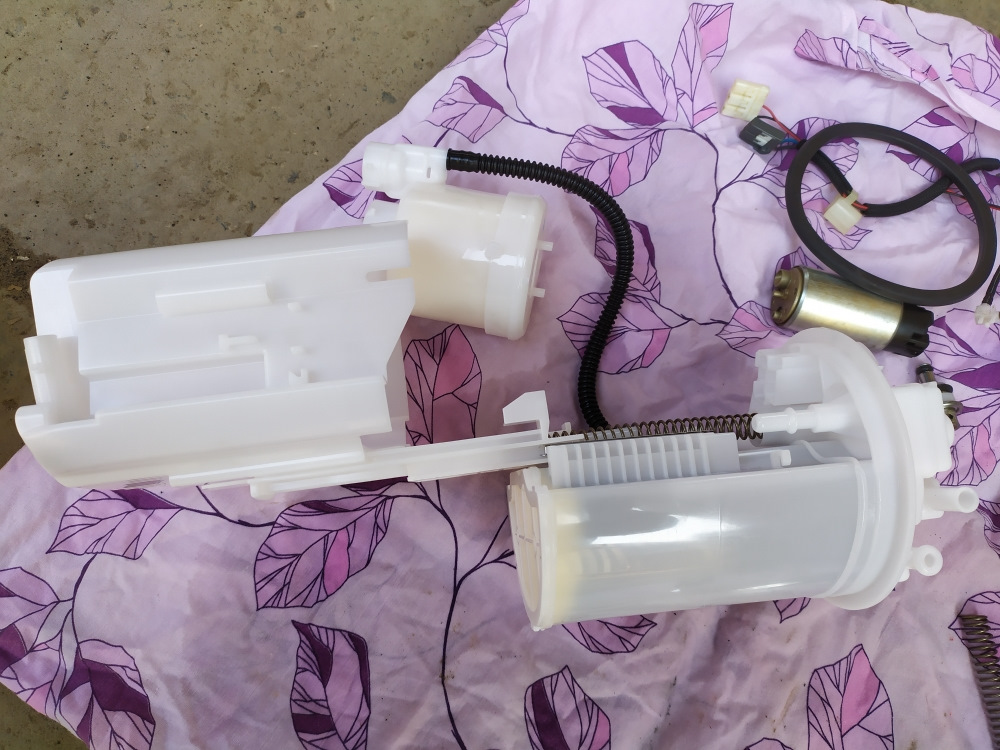 Замена топливного фильтра — Lexus ES (XV60), 2,5 л, 2013 года | своими ...